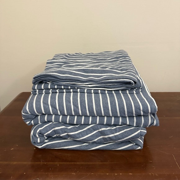 Room Essentials | Bedding | Room Essentials Blue And White Striped ...